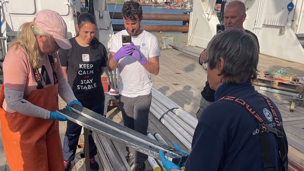 Climate clues and microbial mysteries – Svea’s first SWERVE expedition ...